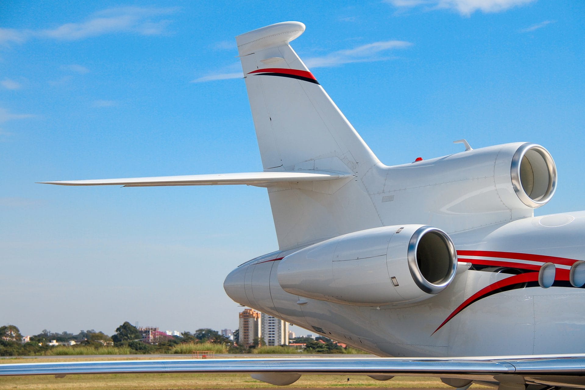 Gulfstream G450 vs. Falcon 900: Aircraft Comparison